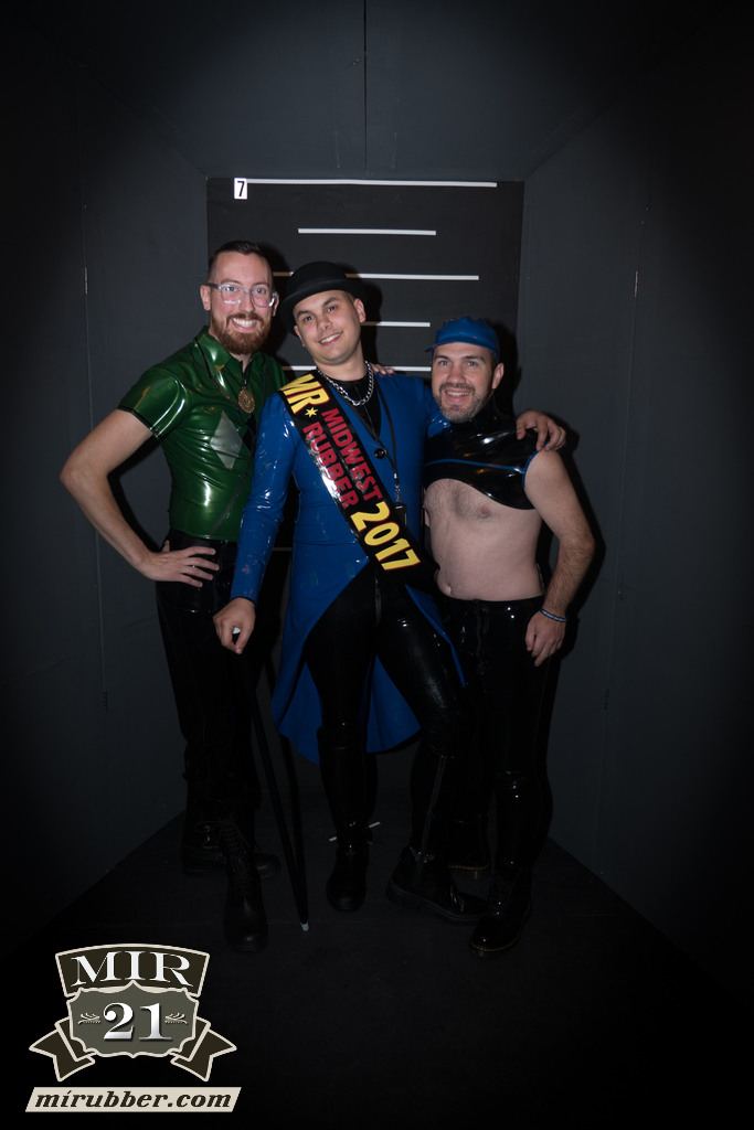 Friday Photobooth - MIR Contest